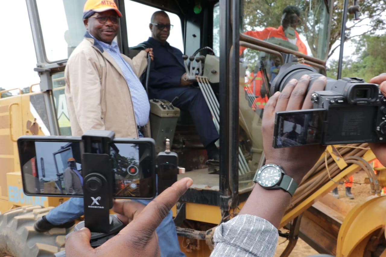 Avec le lancement du projet routier Yombi-Mandji-Omboué, EBOMAF ...